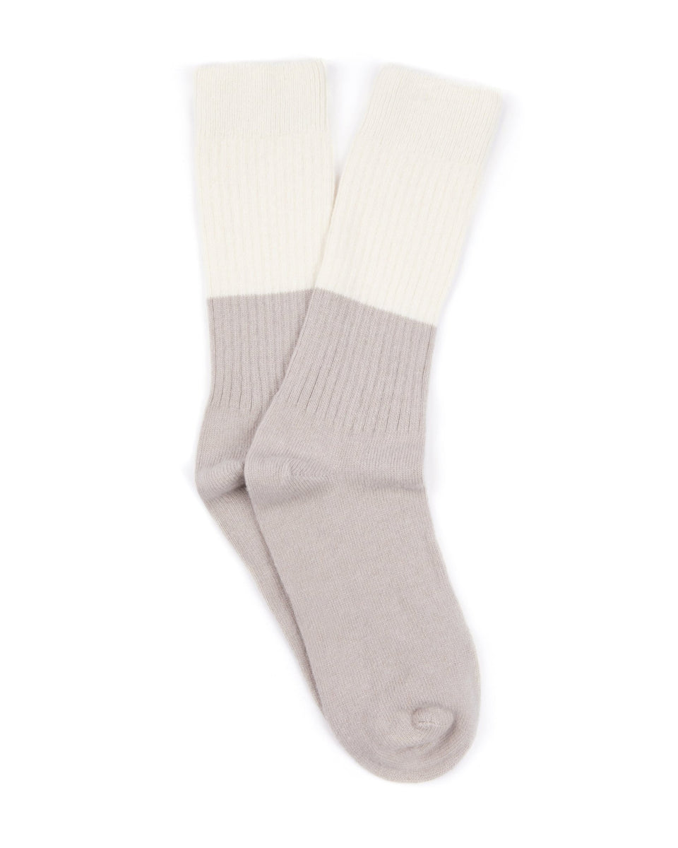 Cosy cashmere and merino wool blend luxury bed socks in cream & grey – Yawn